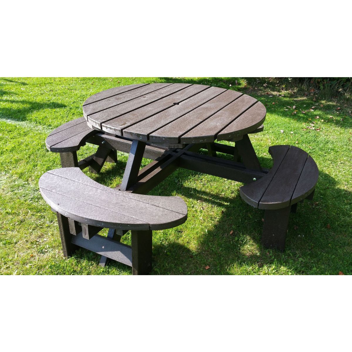 Recycled Plastic Excalibur Round Picnic Table